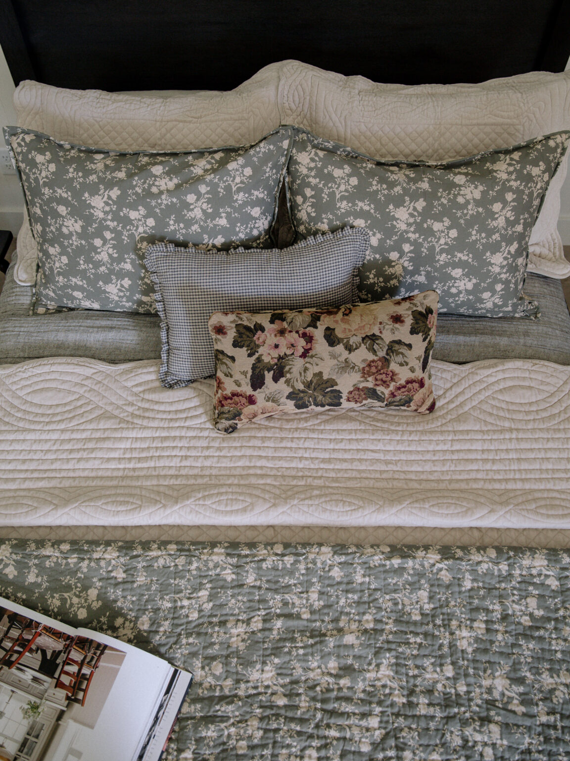 A Fall Bedroom & How To Layer A Cozy Bed For The Cooler Seasons | Laine ...
