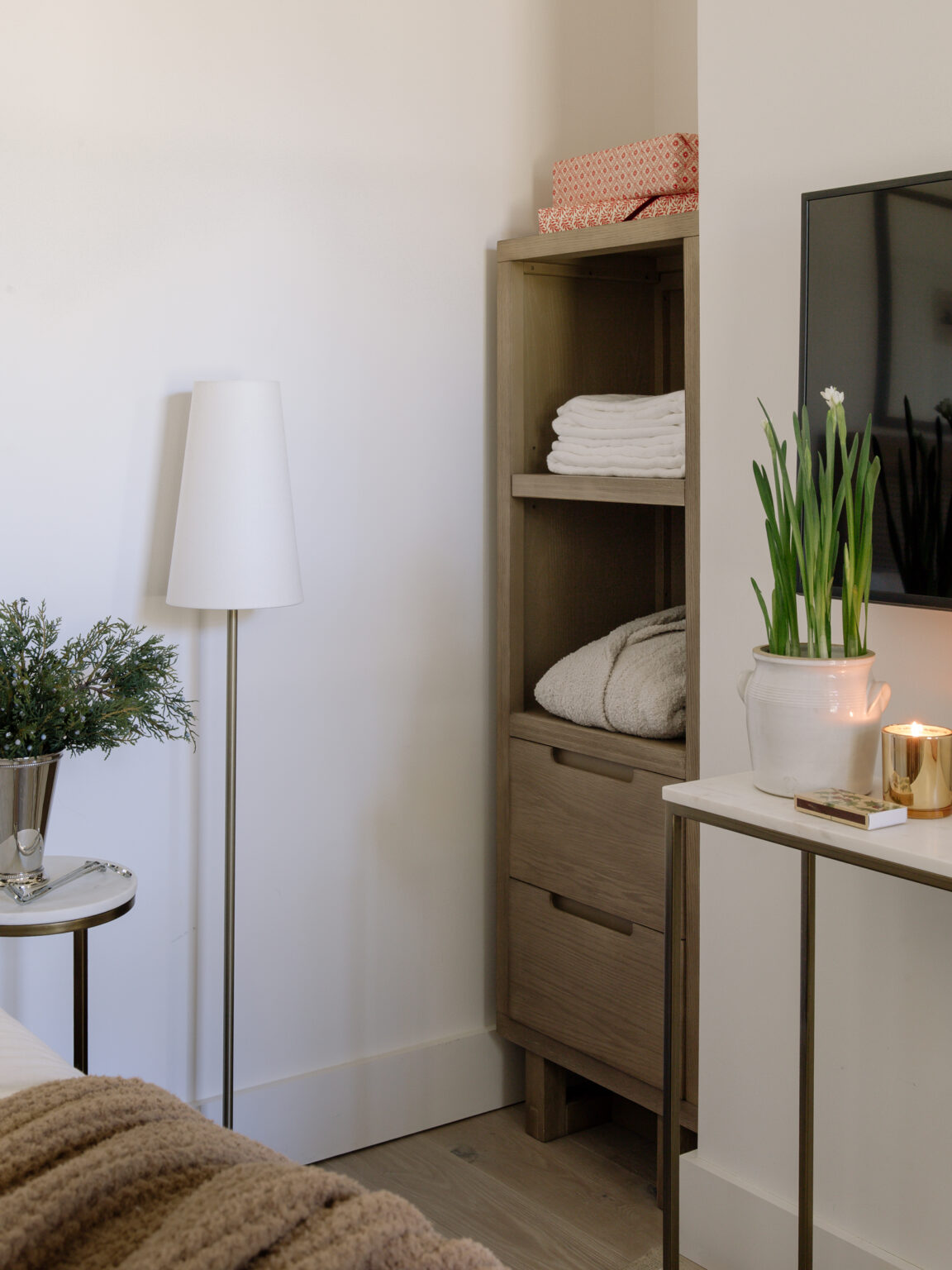 How to Prepare Your Guest Room For The Holidays | Laine and Layne